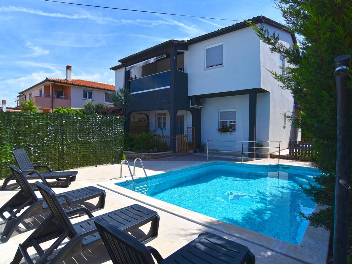 28 M² Apartamento ∙ 1 Habitación ∙ 2 Huéspedes - Pula
