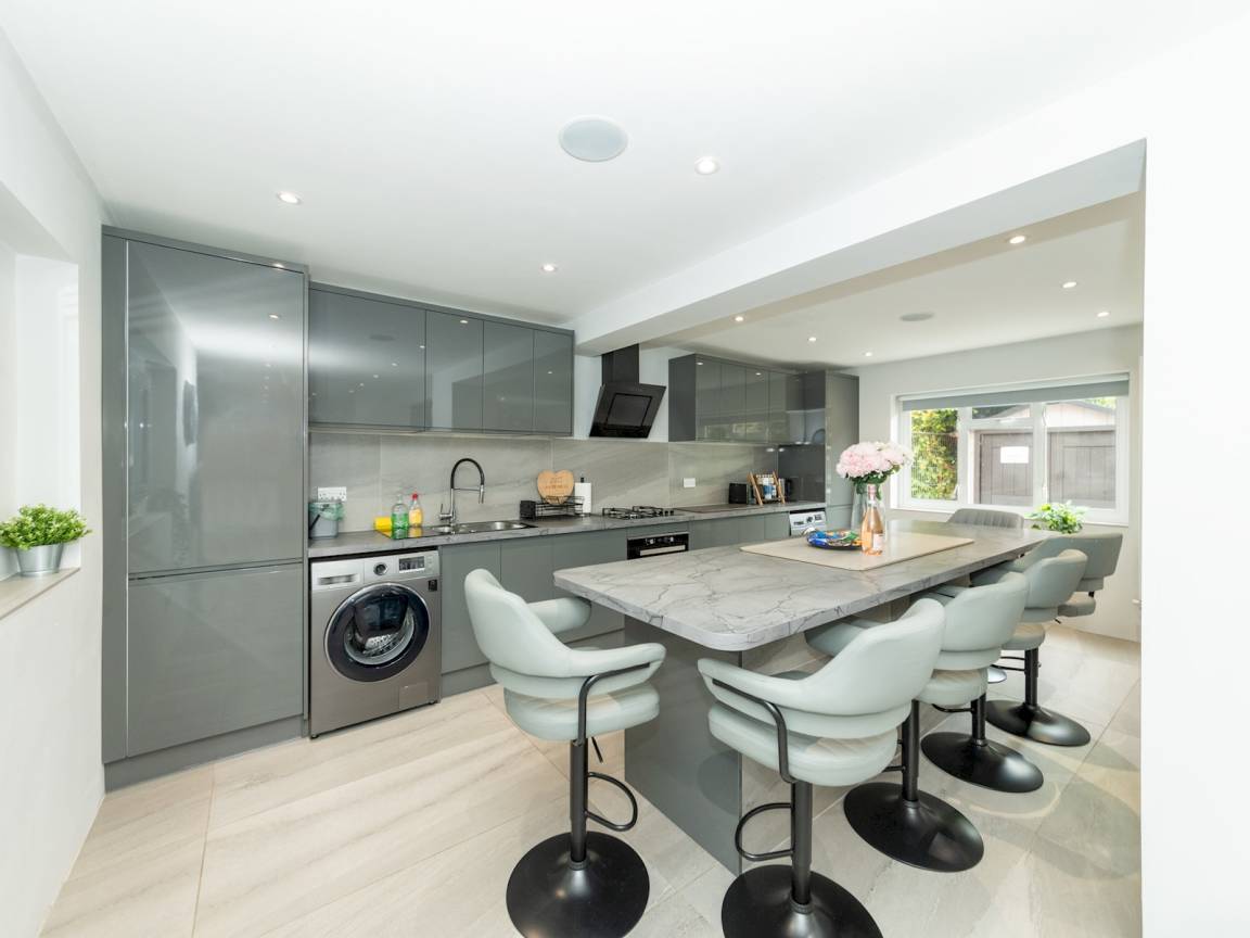 186 M² House ∙ 5 Bedrooms ∙ 10 Guests - Reading