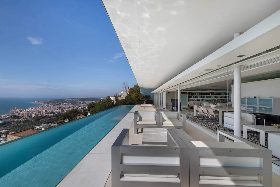 299 M² Villa ∙ 4 Slaapkamers ∙ 8 Gasten - Sitges