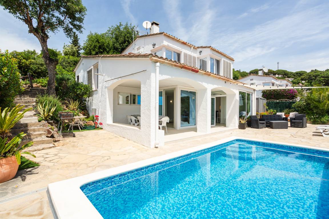 145 M² Villa ∙ 4 Habitaciones ∙ 8 Huéspedes - Tossa de Mar