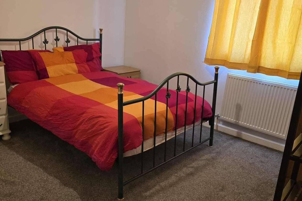 75 M² House ∙ 3 Bedrooms ∙ 6 Guests - Milton Keynes