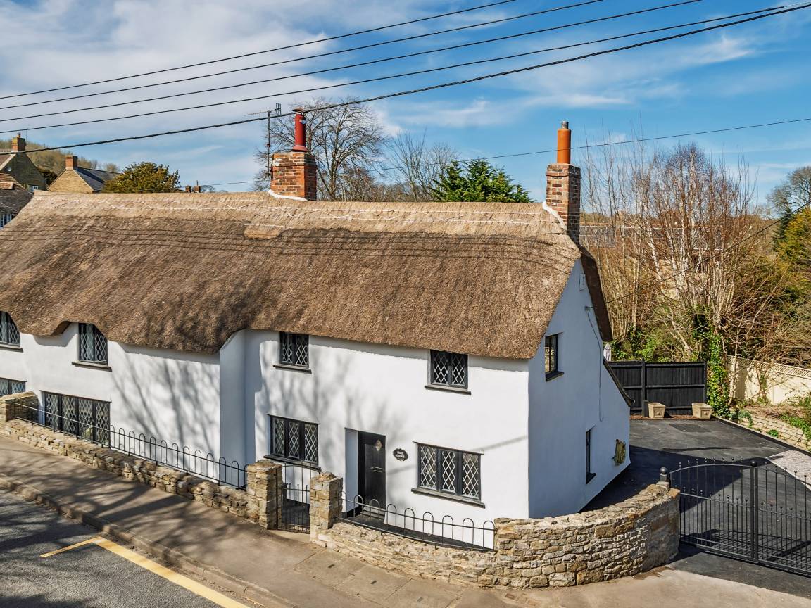 Cottage ∙ 4 Bedrooms ∙ 8 Guests - Bridport