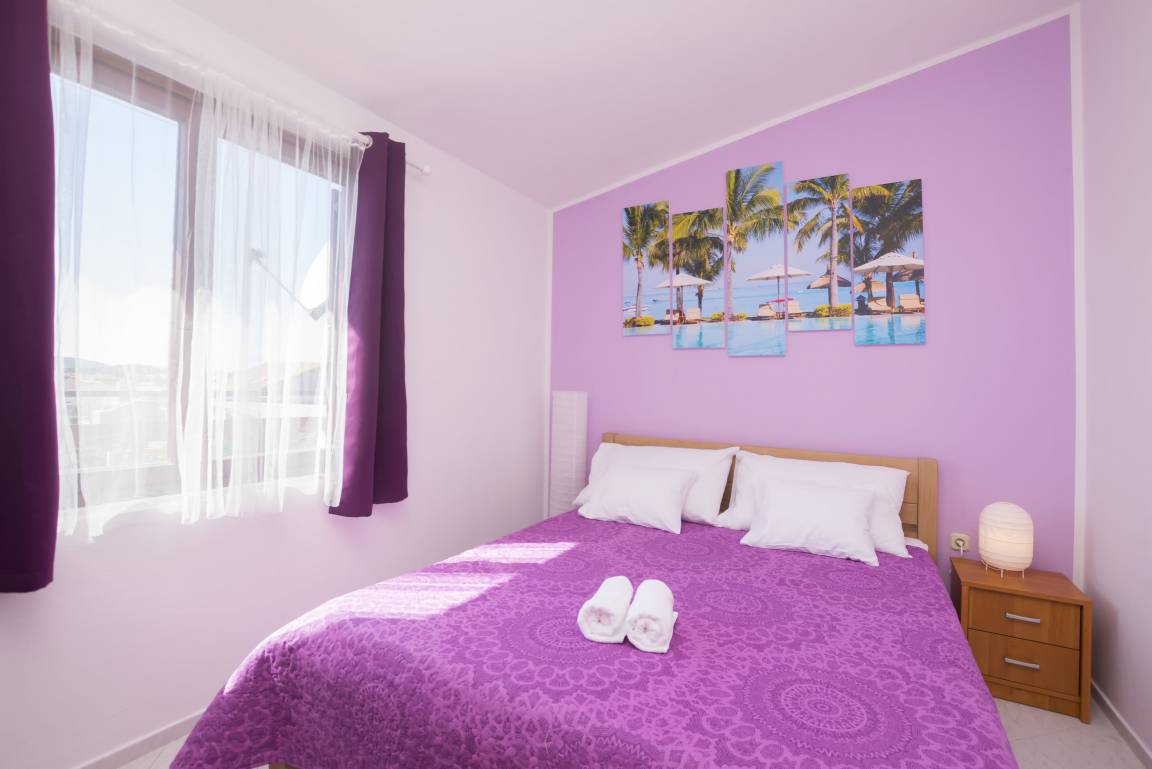 75 M² Ferienwohnung ∙ 2 Schlafzimmer ∙ 6 Gäste - Tisno