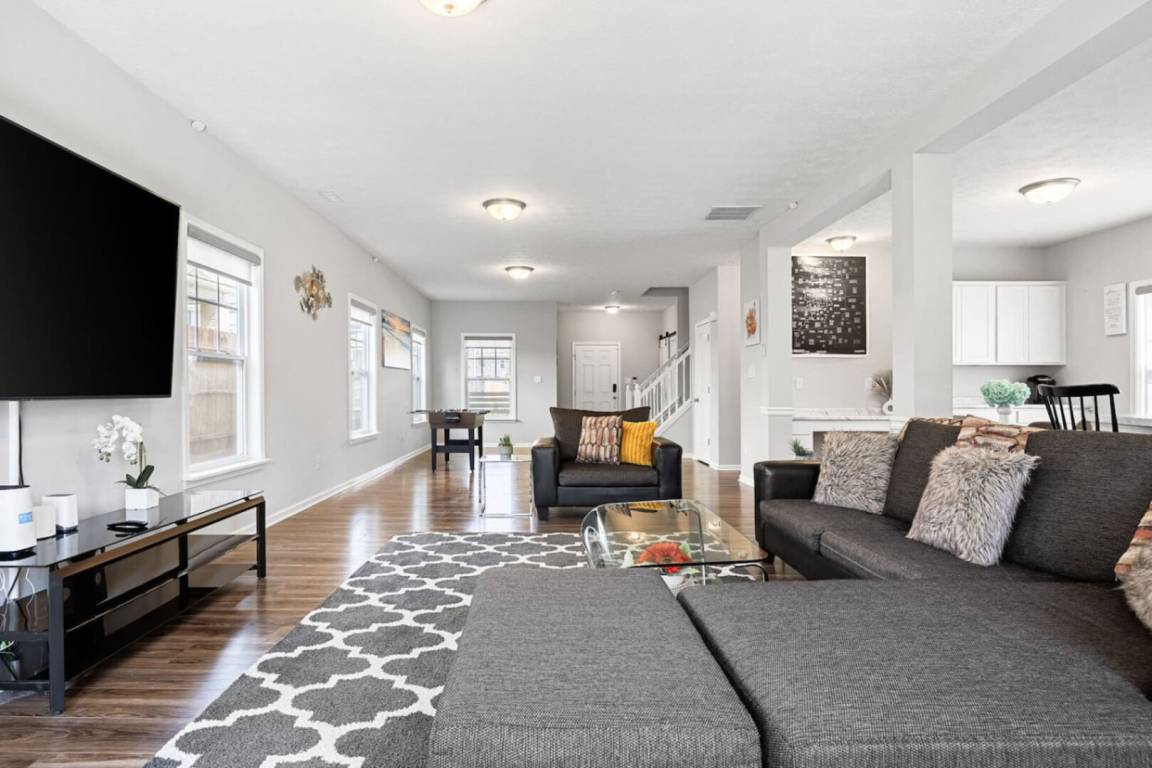 65 M² House ∙ 4 Bedrooms ∙ 8 Guests - Indianapolis, IN