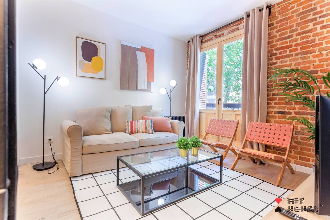 65 M² Apartamento ∙ 3 Habitaciones ∙ 8 Huéspedes - Madrid