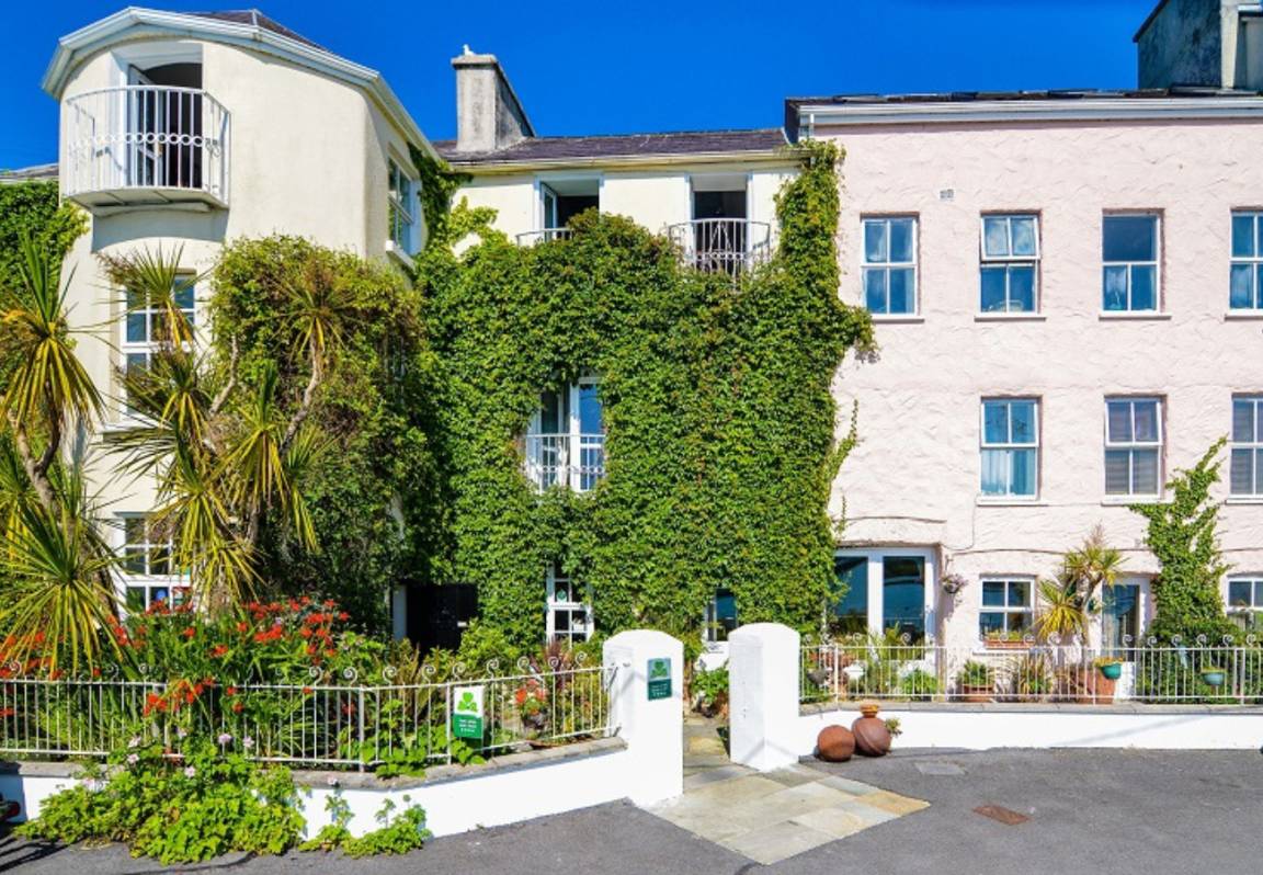 186 M² House ∙ 7 Bedrooms ∙ 16 Guests - Clifden