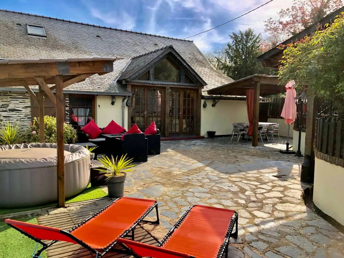 250 M² Maison De Vacances ∙ 3 Chambres ∙ 6 Personnes - Château de Craon