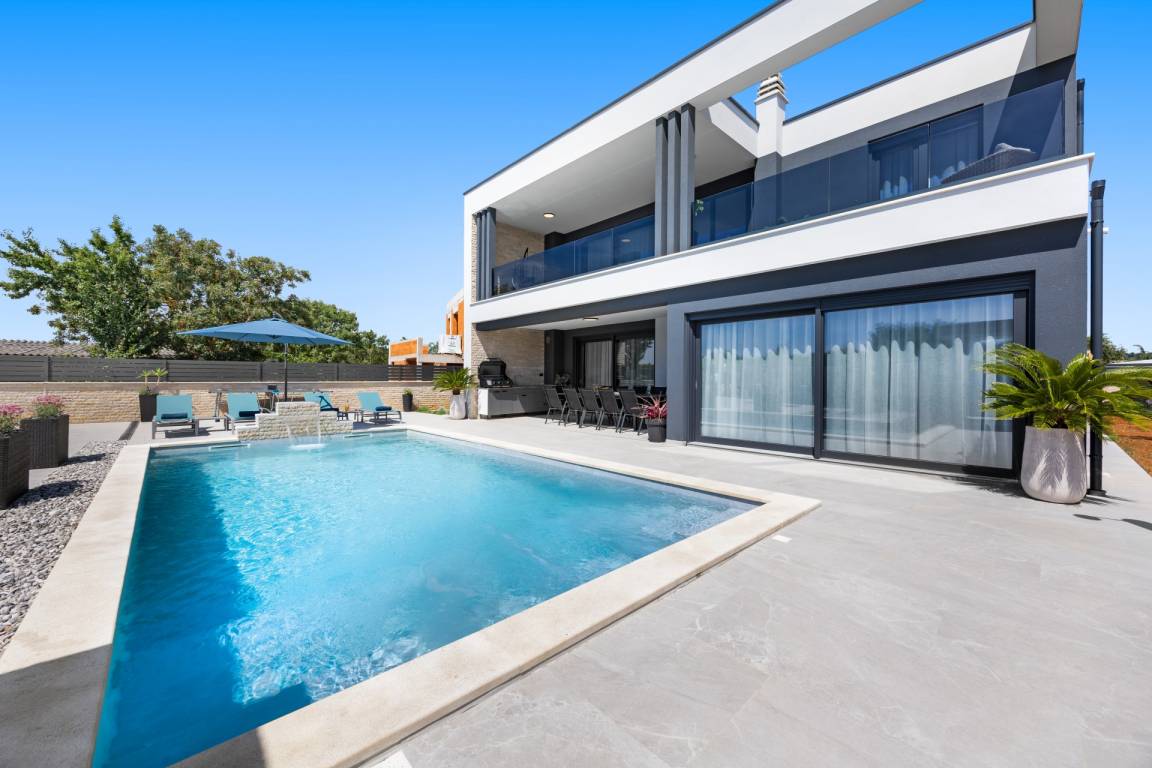 244 M² Villa ∙ 5 Bedrooms ∙ 10 Guests - Medulin