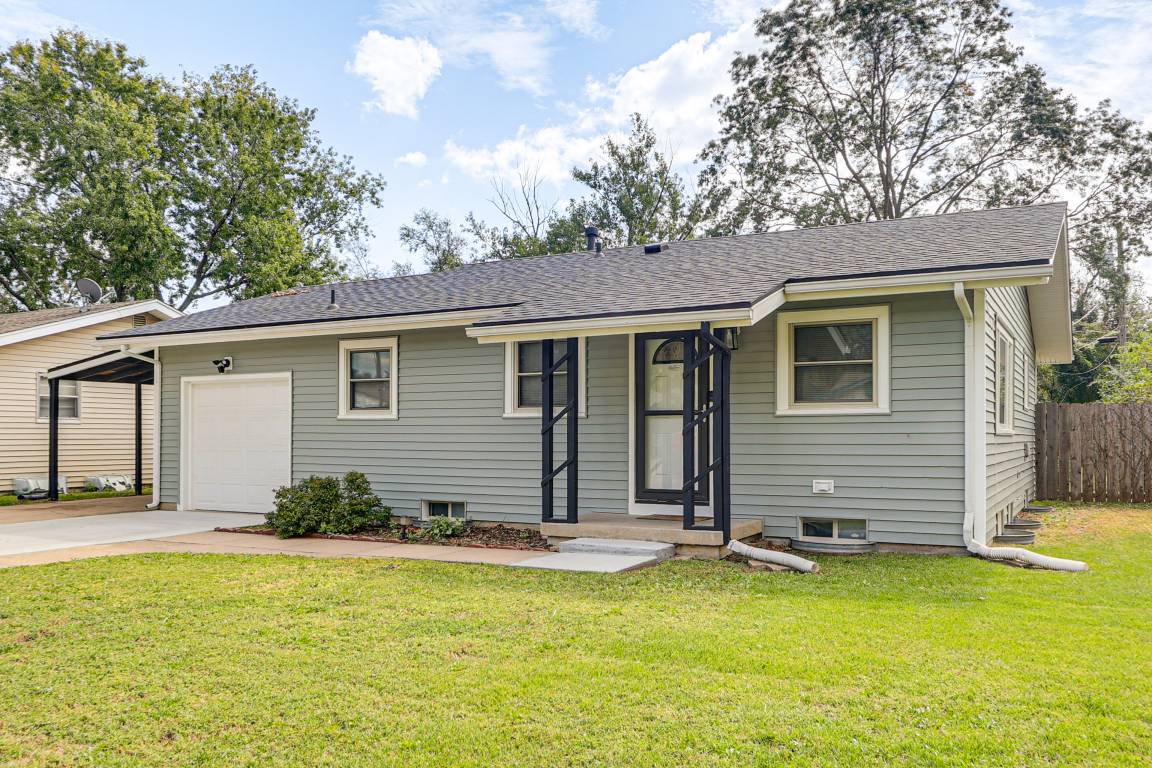 83 M² House ∙ 3 Bedrooms ∙ 5 Guests - Wichita, KS