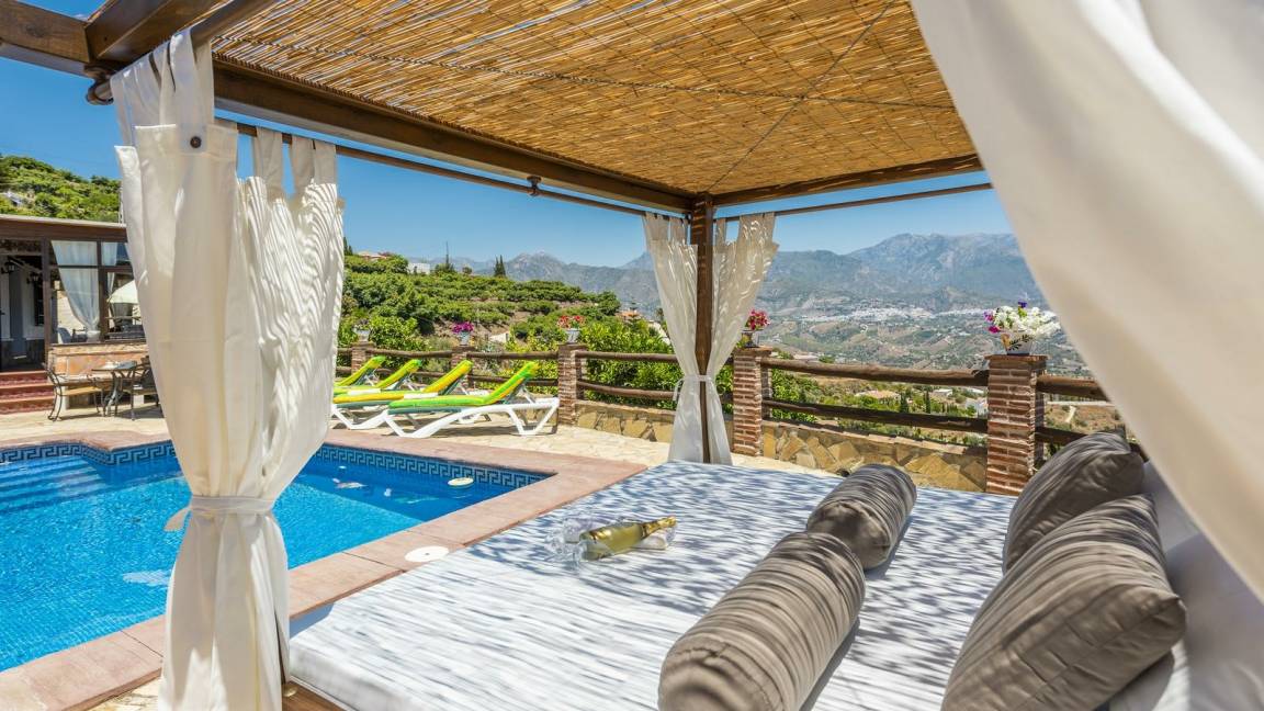 70 M² House ∙ 4 Bedrooms ∙ 8 Guests - Torrox