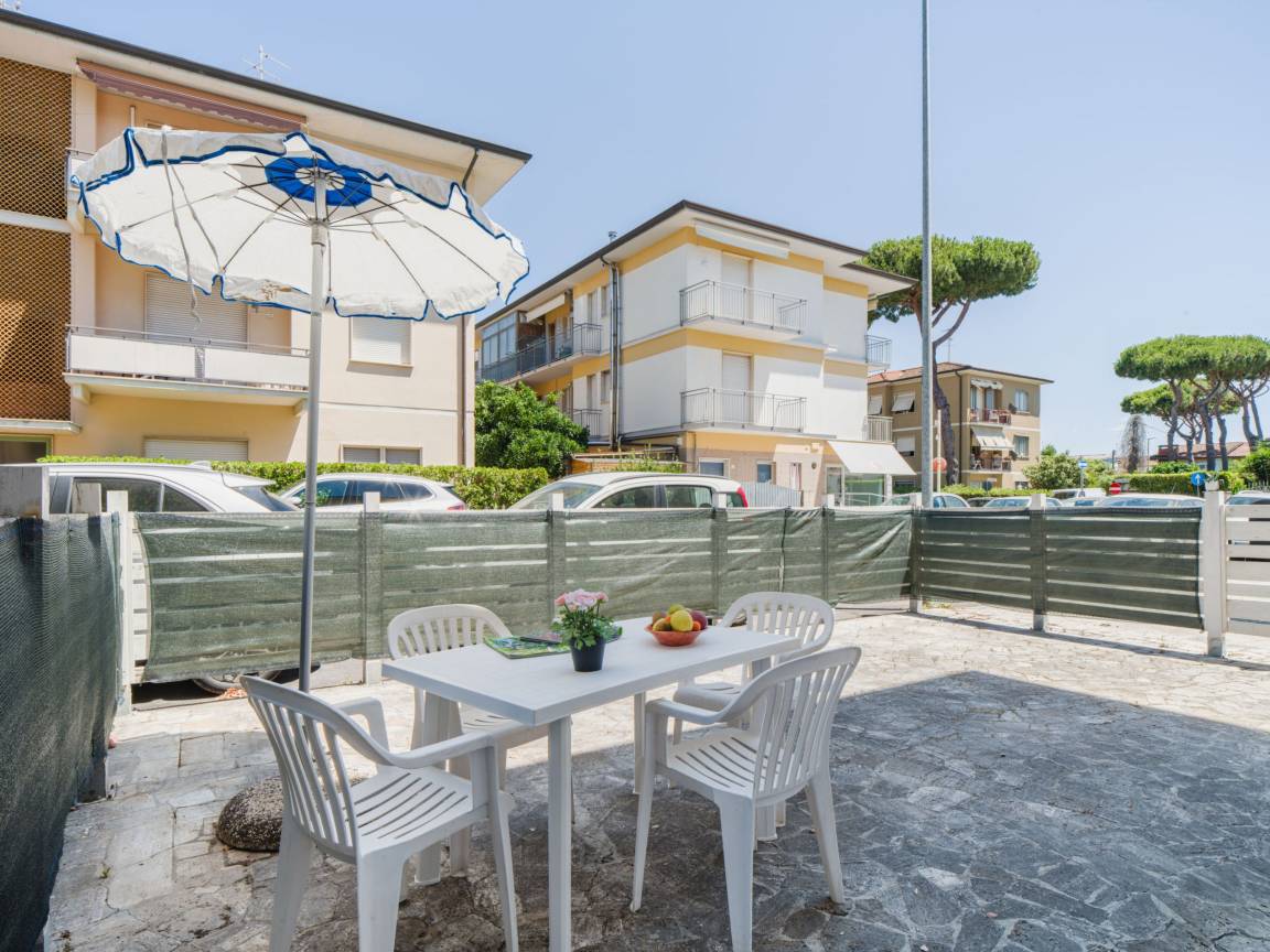 38 M² Huoneisto ∙ 1 Makuuhuone ∙ 4 Vierasta - Viareggio