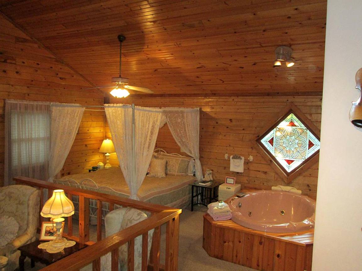 House ∙ 1 Bedroom ∙ 2 Guests - Eureka Springs, AR