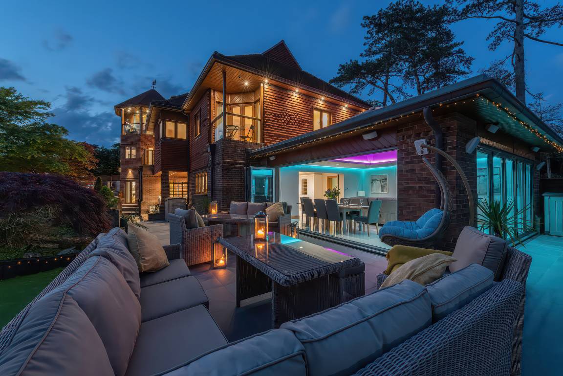 Cottage ∙ 8 Bedrooms ∙ 16 Guests - Fareham