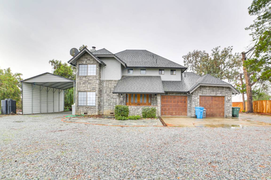 162 M² House ∙ 3 Bedrooms ∙ 6 Guests - Hollister, CA