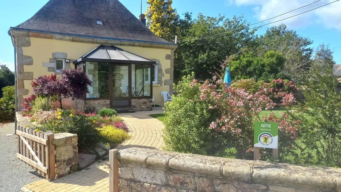 76 M² Gîte ∙ 3 Chambres ∙ 6 Personnes - Ambon