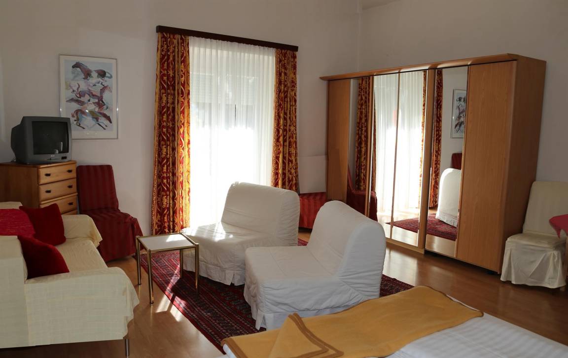 30 M² Hotel ∙ 2 Bedrooms ∙ 3 Guests - Spittal an der Drau