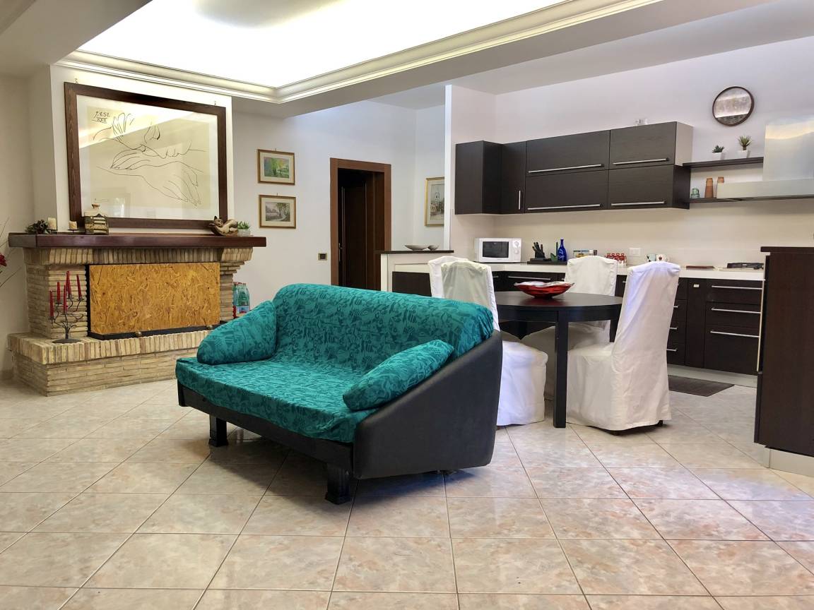 92 M² Apartamento ∙ 2 Habitaciones ∙ 6 Huéspedes - Terni