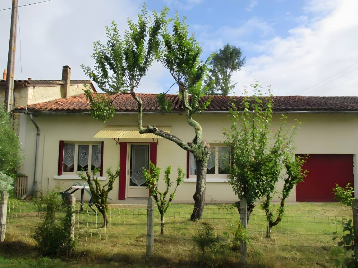 110 M² Maison De Vacances ∙ 3 Chambres ∙ 6 Personnes - Aubeterre-sur-Dronne