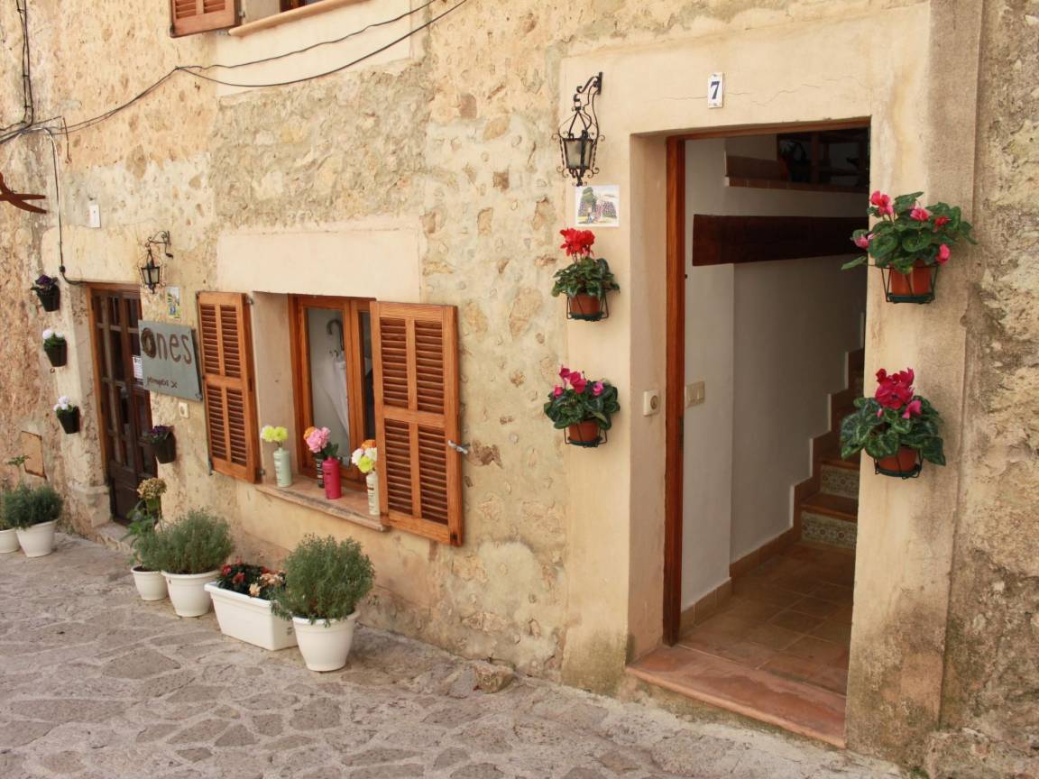 90 M² House ∙ 2 Bedrooms ∙ 3 Guests - Puigpunyent