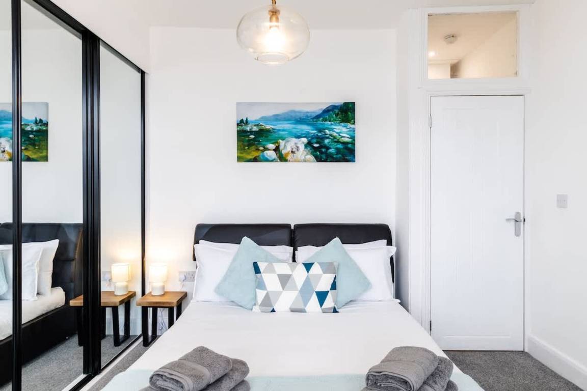 House ∙ 2 Bedrooms ∙ 5 Guests - Llanelli