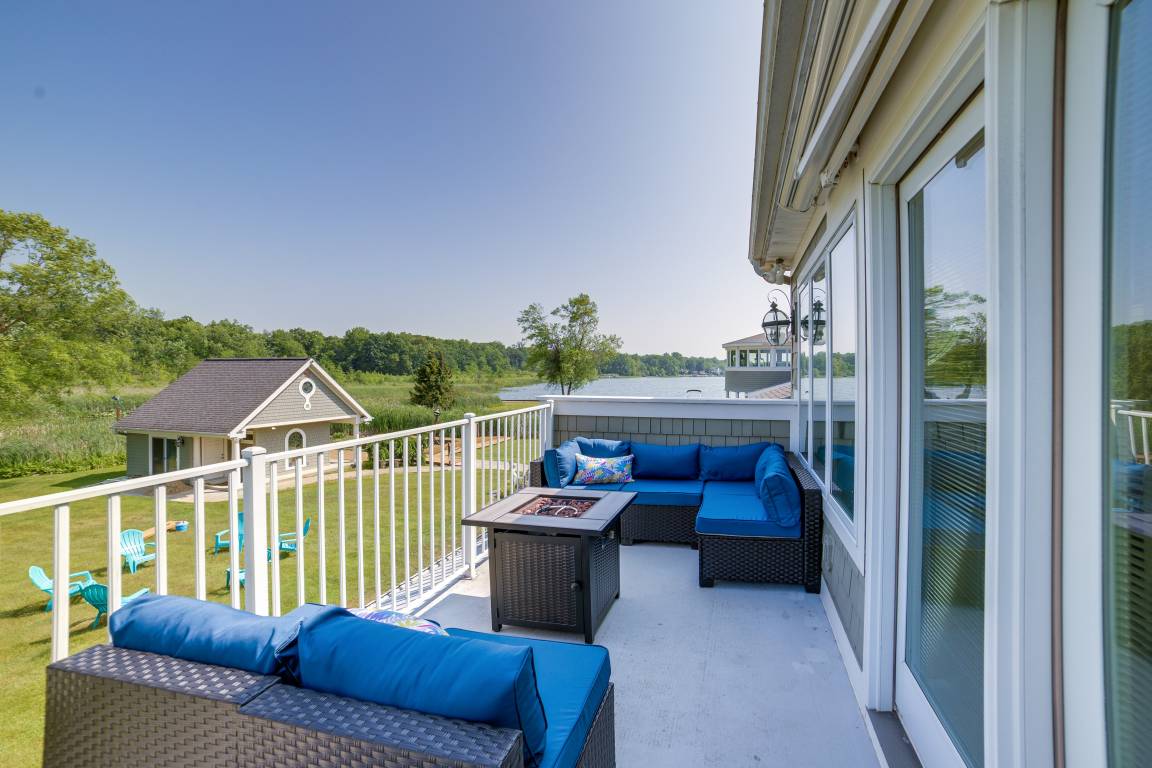 167 M² House ∙ 2 Bedrooms ∙ 9 Guests - Jackson, MI