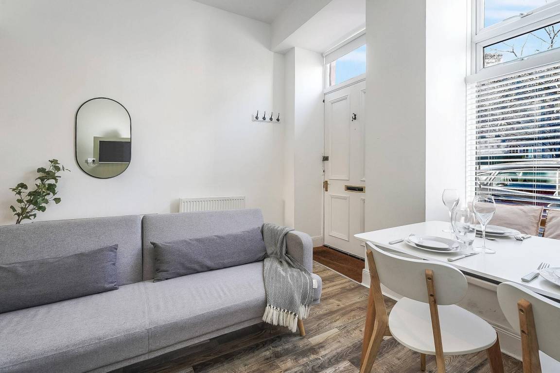 65 M² Huoneisto ∙ 2 Makuuhuonetta ∙ 5 Vierasta - Edinburgh