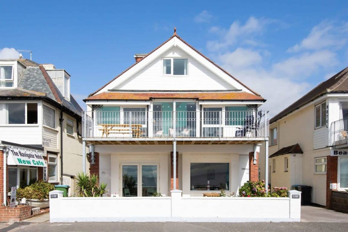Apartment ∙ 10 Bedrooms ∙ 16 Guests - West Sussex