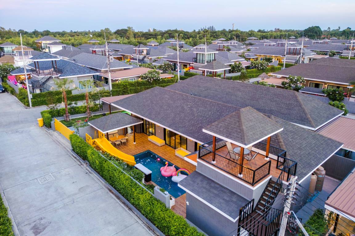 400 M² Villa ∙ 3 Bedrooms ∙ 15 Guests - Khao Yai
