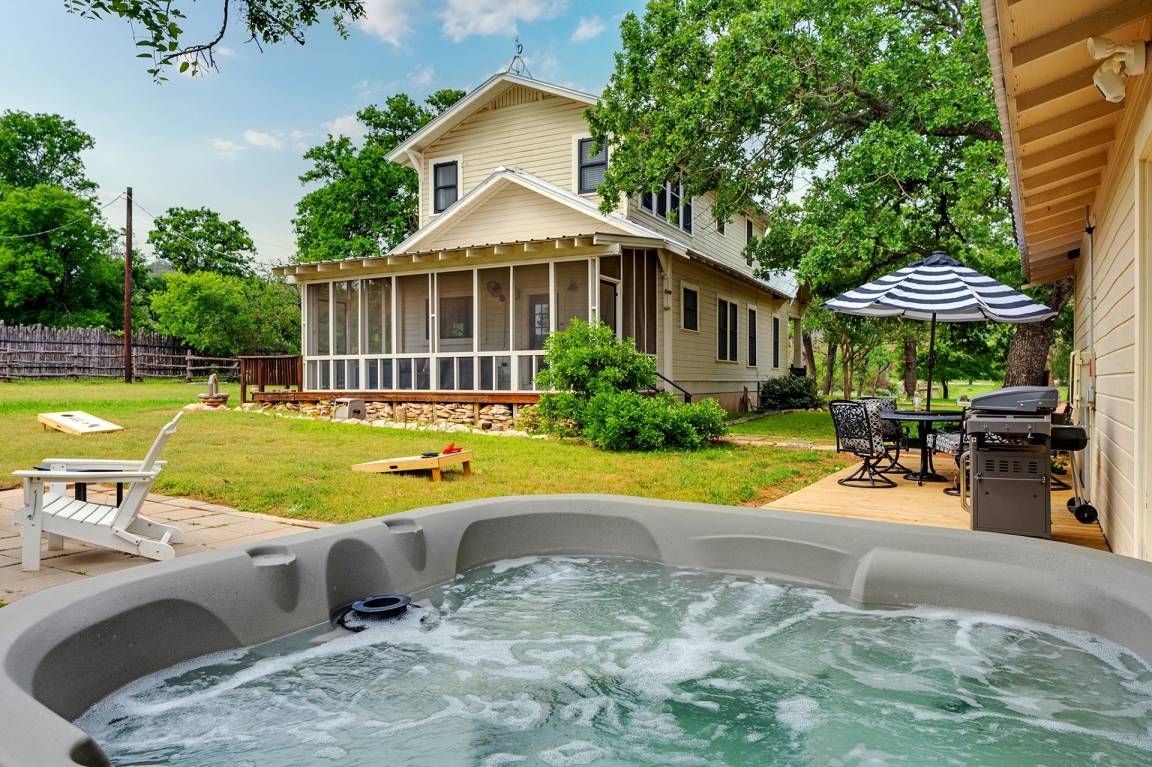 159 M² House ∙ 4 Bedrooms ∙ 11 Guests - Fredericksburg, TX