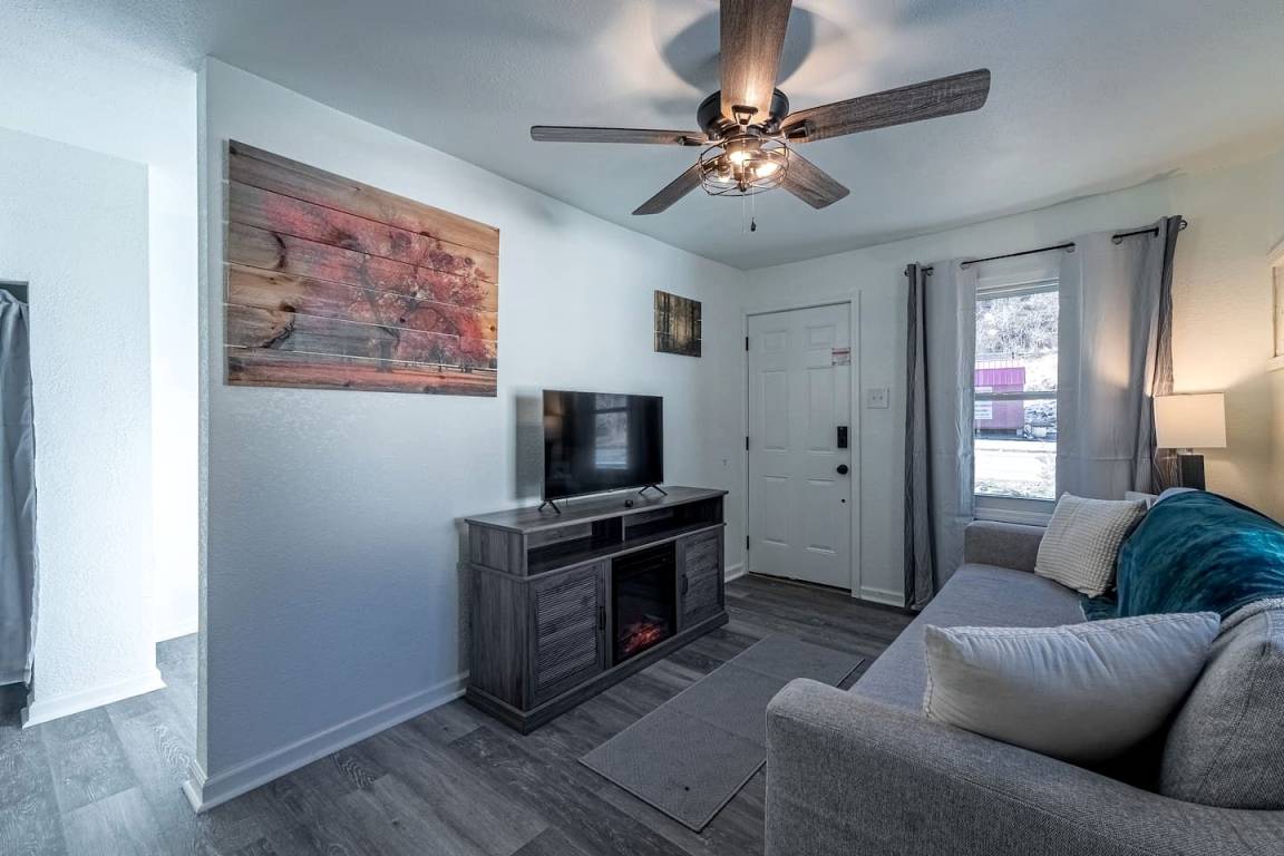 House ∙ 1 Bedroom ∙ 4 Guests - Pipestem Resort State Park, Pipestem