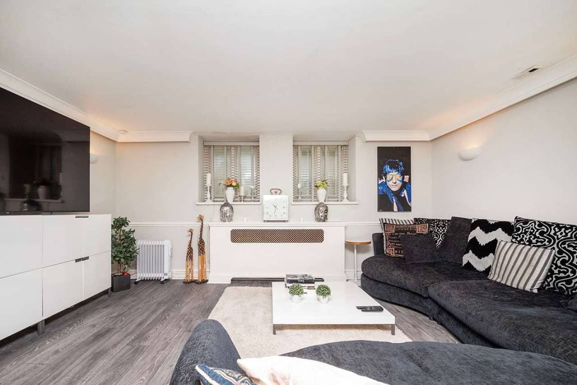 96 M² Apartment ∙ 2 Bedrooms ∙ 4 Guests - London