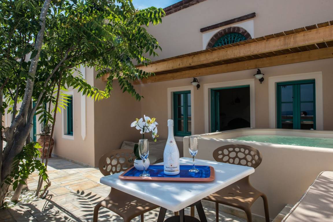 Villa ∙ 3 Bedrooms ∙ 7 Guests - Oia