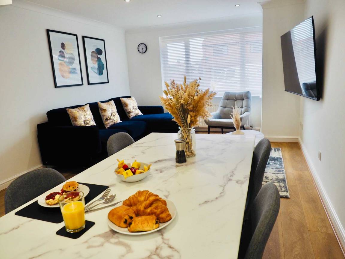 84 M² House ∙ 2 Bedrooms ∙ 4 Guests - Taunton