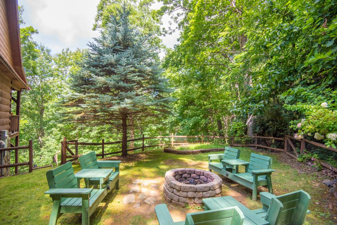 Cabin ∙ 3 Bedrooms ∙ 10 Guests - West Jefferson, NC