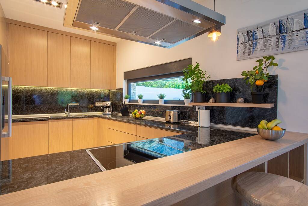 280 M² Ferienwohnung ∙ 3 Schlafzimmer ∙ 9 Gäste - Karlobag