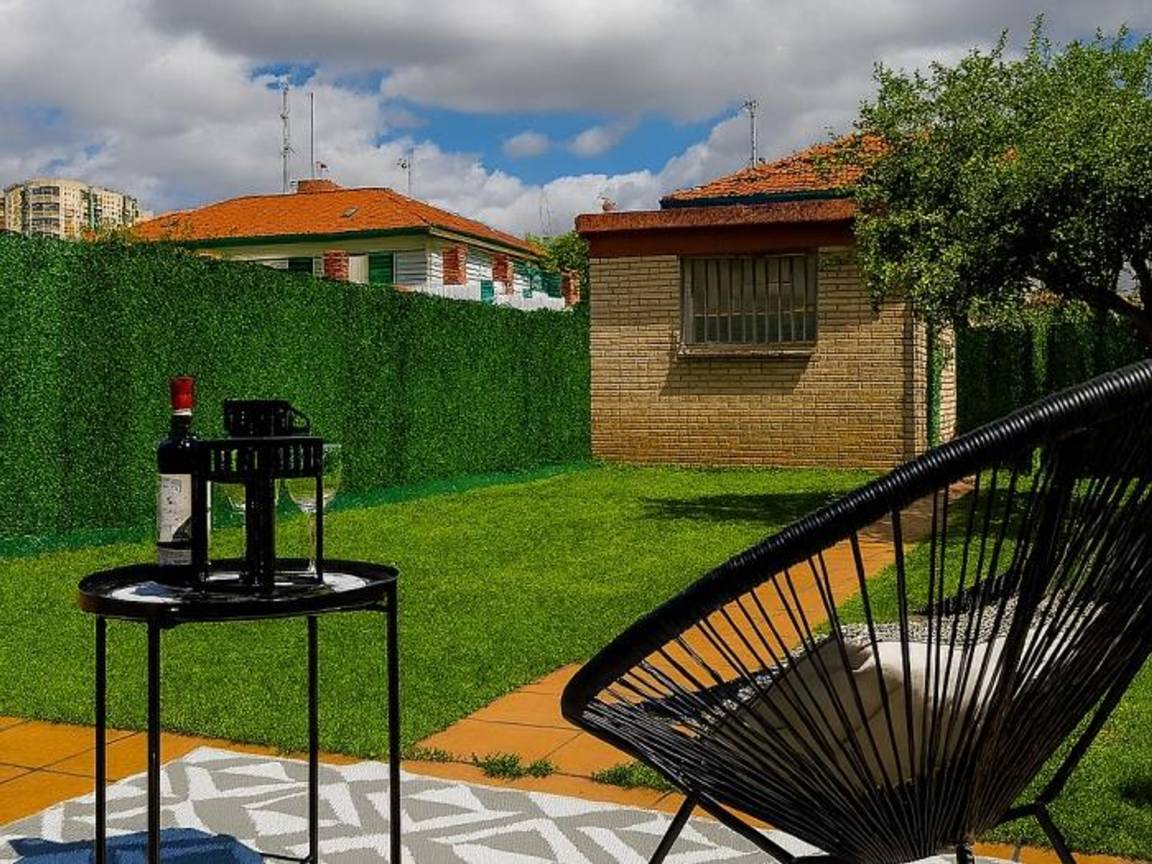 130 M² Apartamento ∙ 1 Habitación ∙ 8 Huéspedes - Logroño