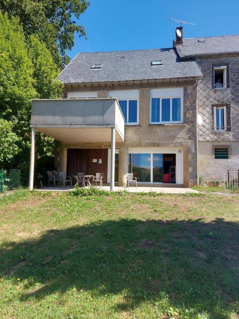 93 M² Gîte ∙ 3 Chambres ∙ 6 Personnes - Chastreix