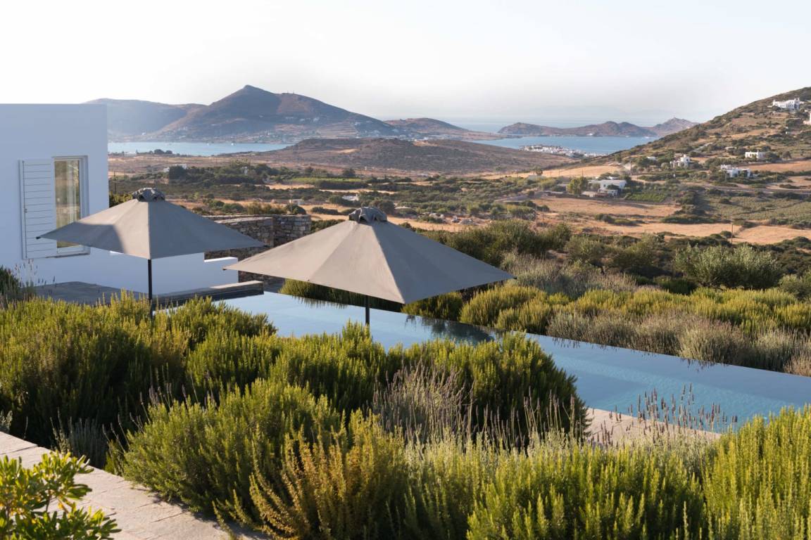 240 M² Villa ∙ 5 Bedrooms ∙ 10 Guests - Paros