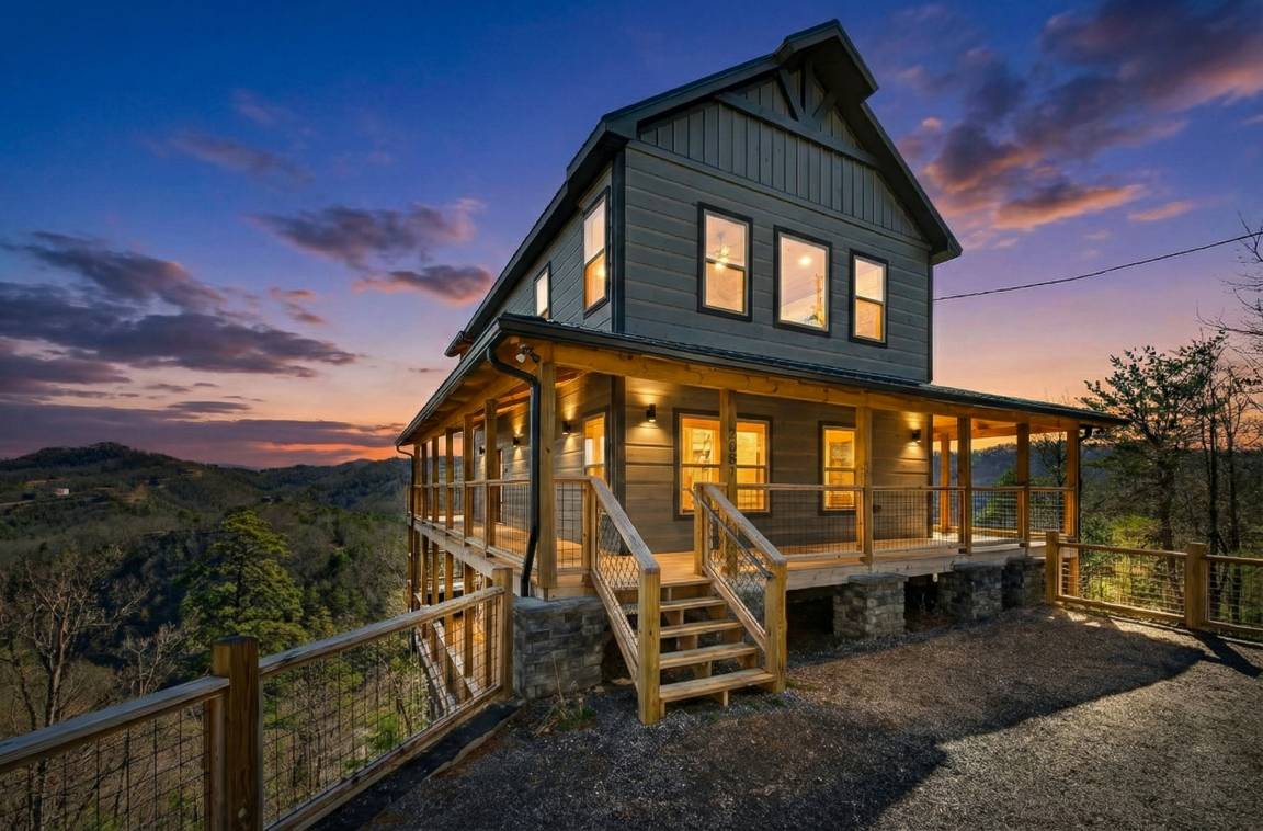Cabin ∙ 4 Bedrooms ∙ 12 Guests - Townsend, TN