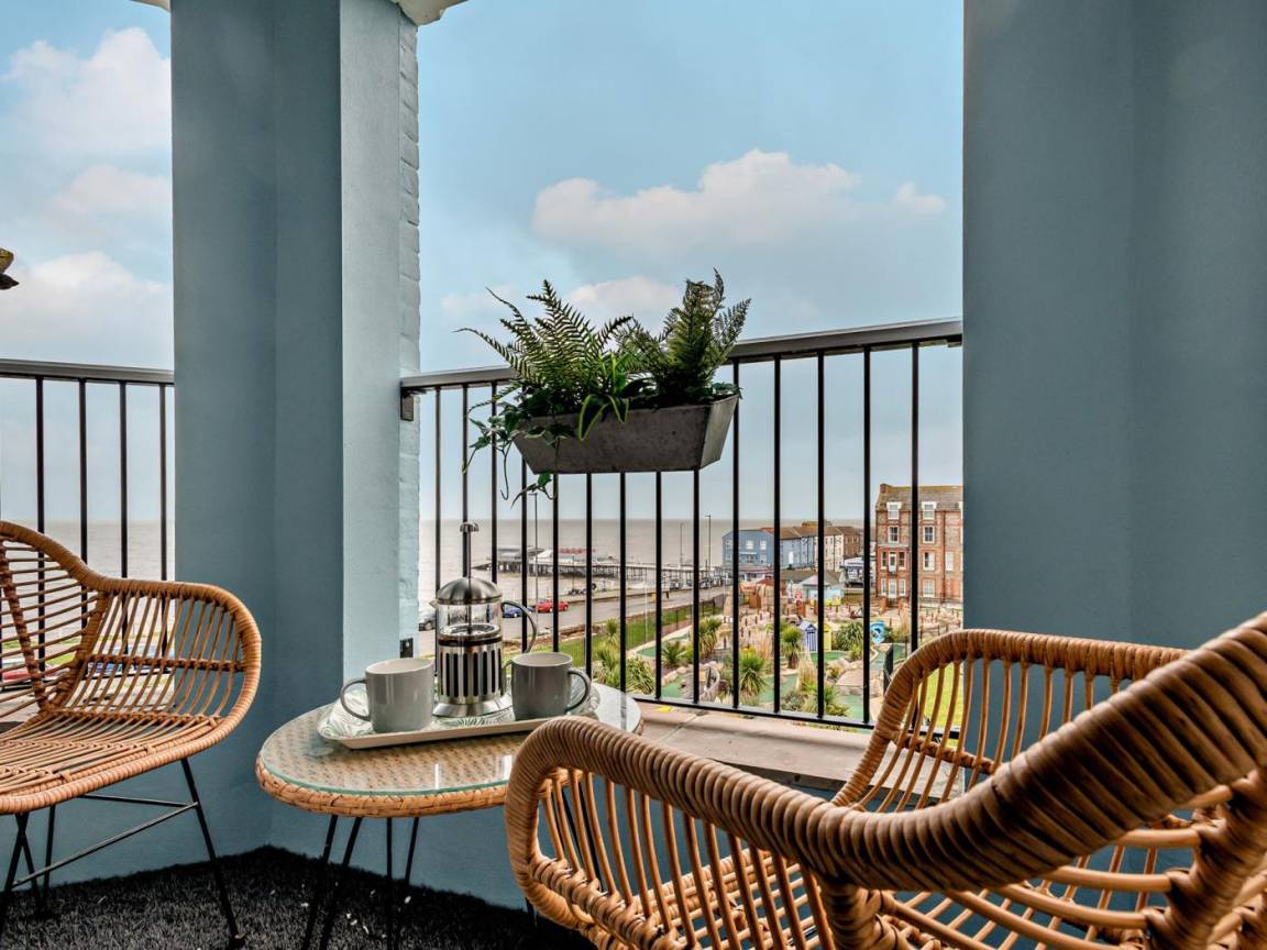 Apartment ∙ 2 Bedrooms ∙ 4 Guests - Cromer