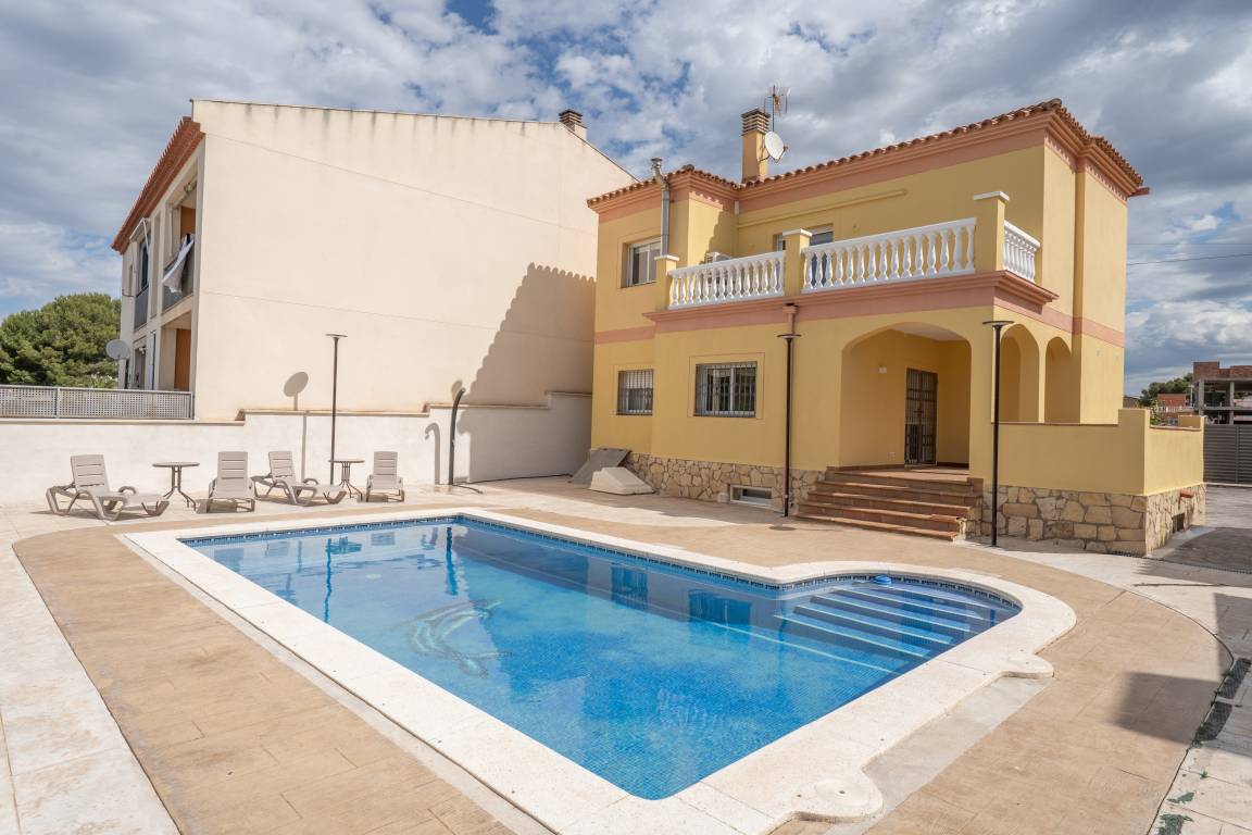 251 M² Maison De Vacances ∙ 4 Chambres ∙ 8 Personnes - Mont-roig del Camp