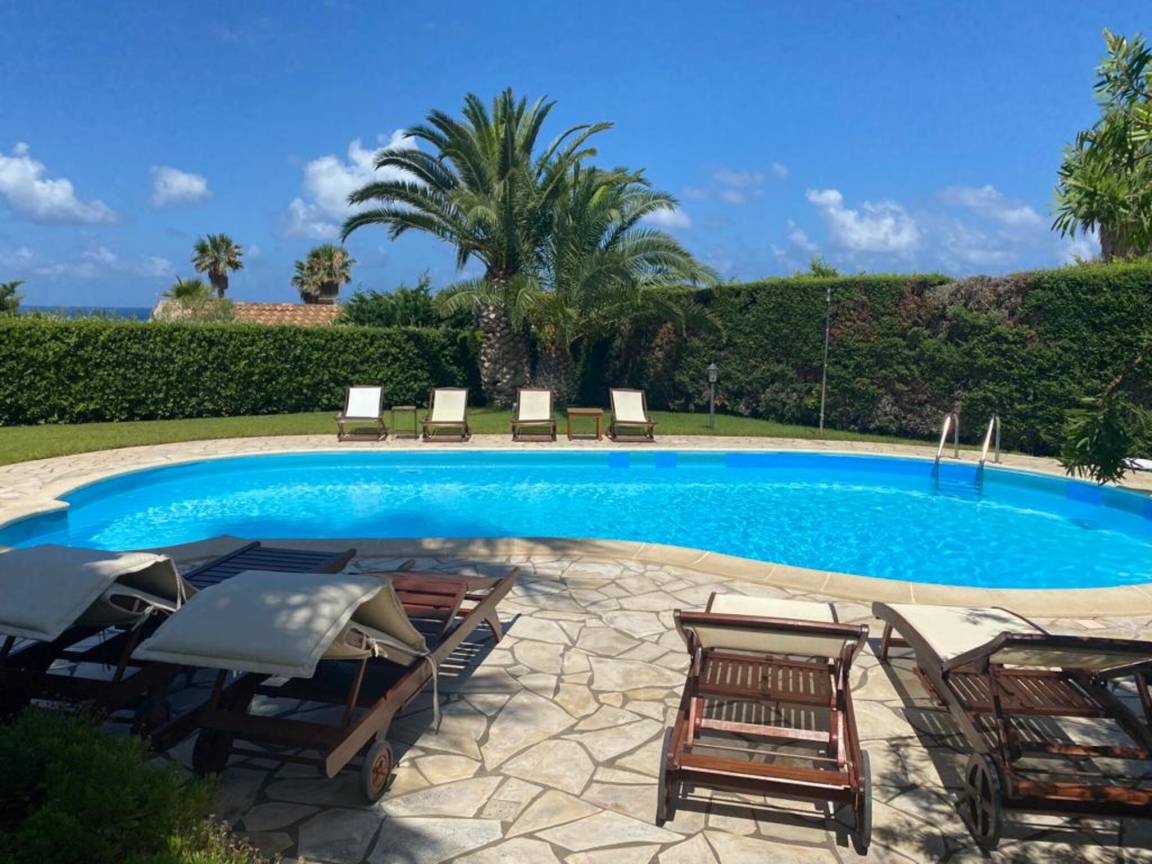 145 M² Villa ∙ 4 Bedrooms ∙ 10 Guests - Сан-Вито-Ло-Капо