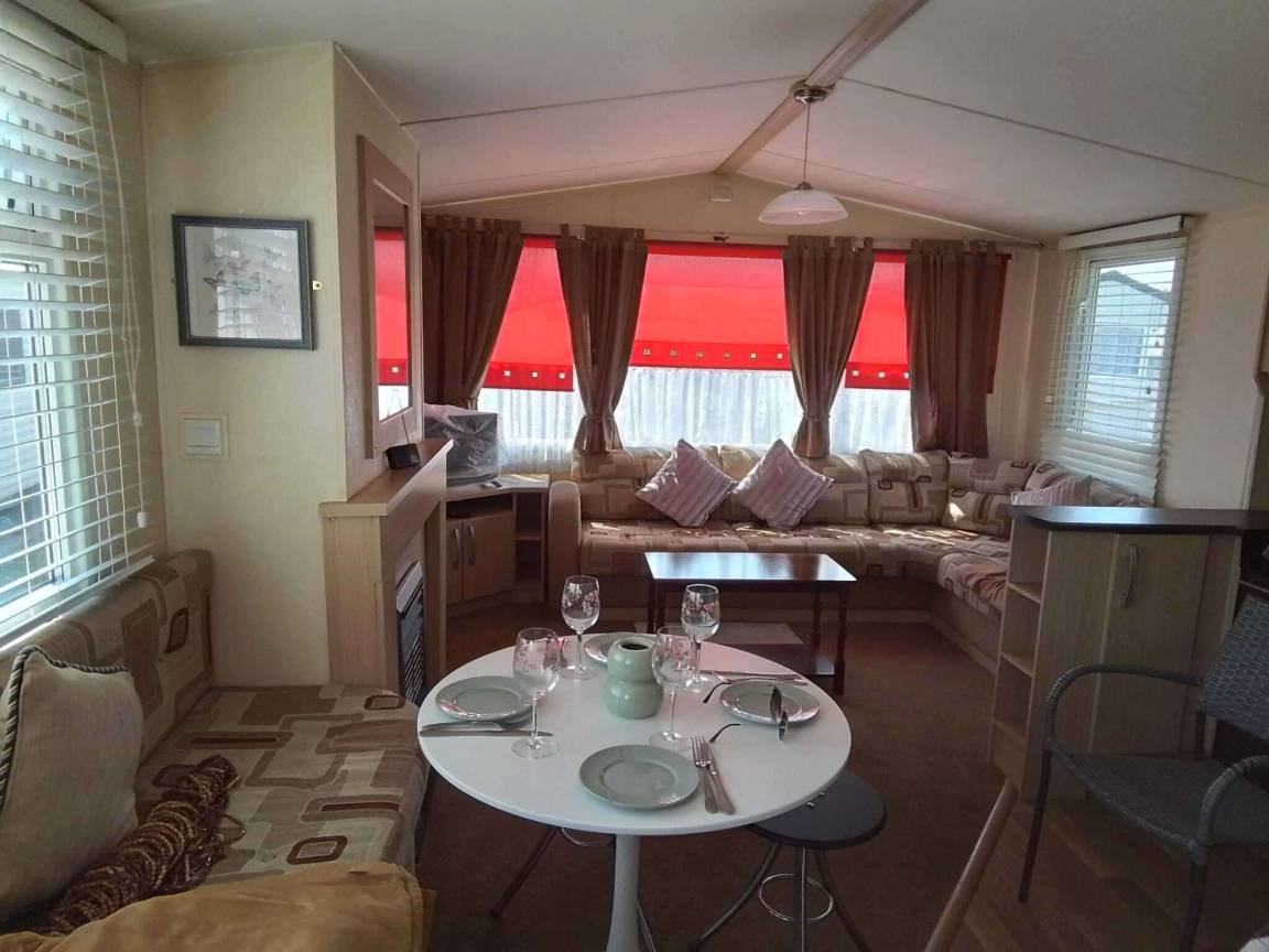 55 M² Cabin ∙ 2 Bedrooms ∙ 4 Guests - Lowestoft