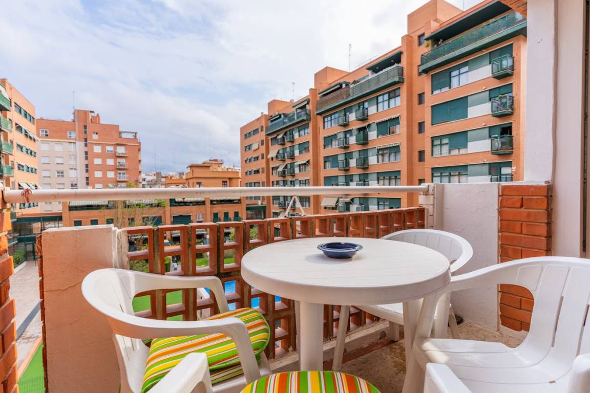 90 M² Apartamento ∙ 3 Habitaciones ∙ 4 Huéspedes - Valencia
