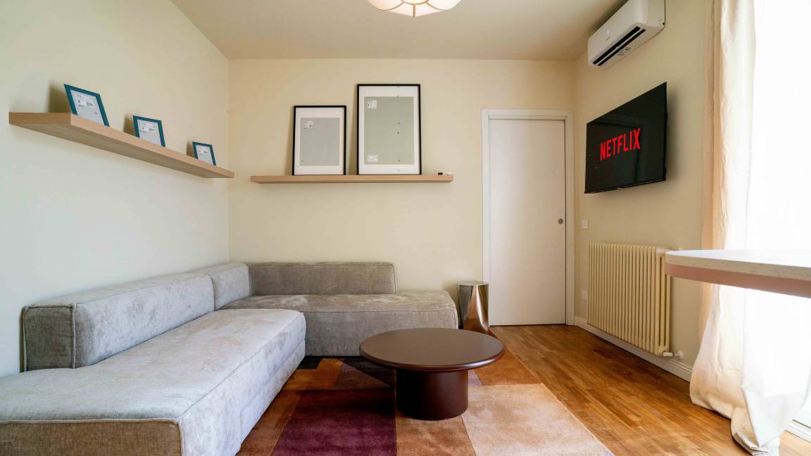 65 M² Huoneisto ∙ 1 Makuuhuone ∙ 4 Vierasta - Milano