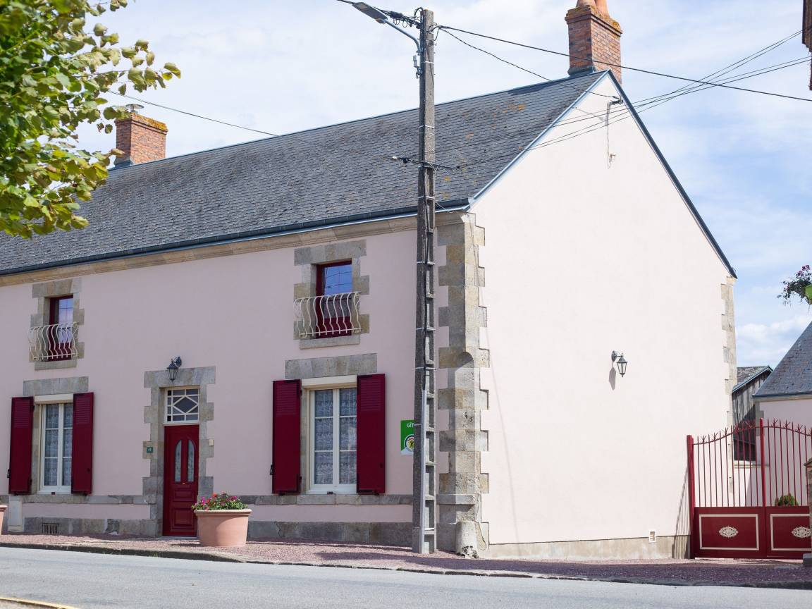 100 M² Cottage ∙ 3 Slaapkamers ∙ 6 Gasten - Artenay