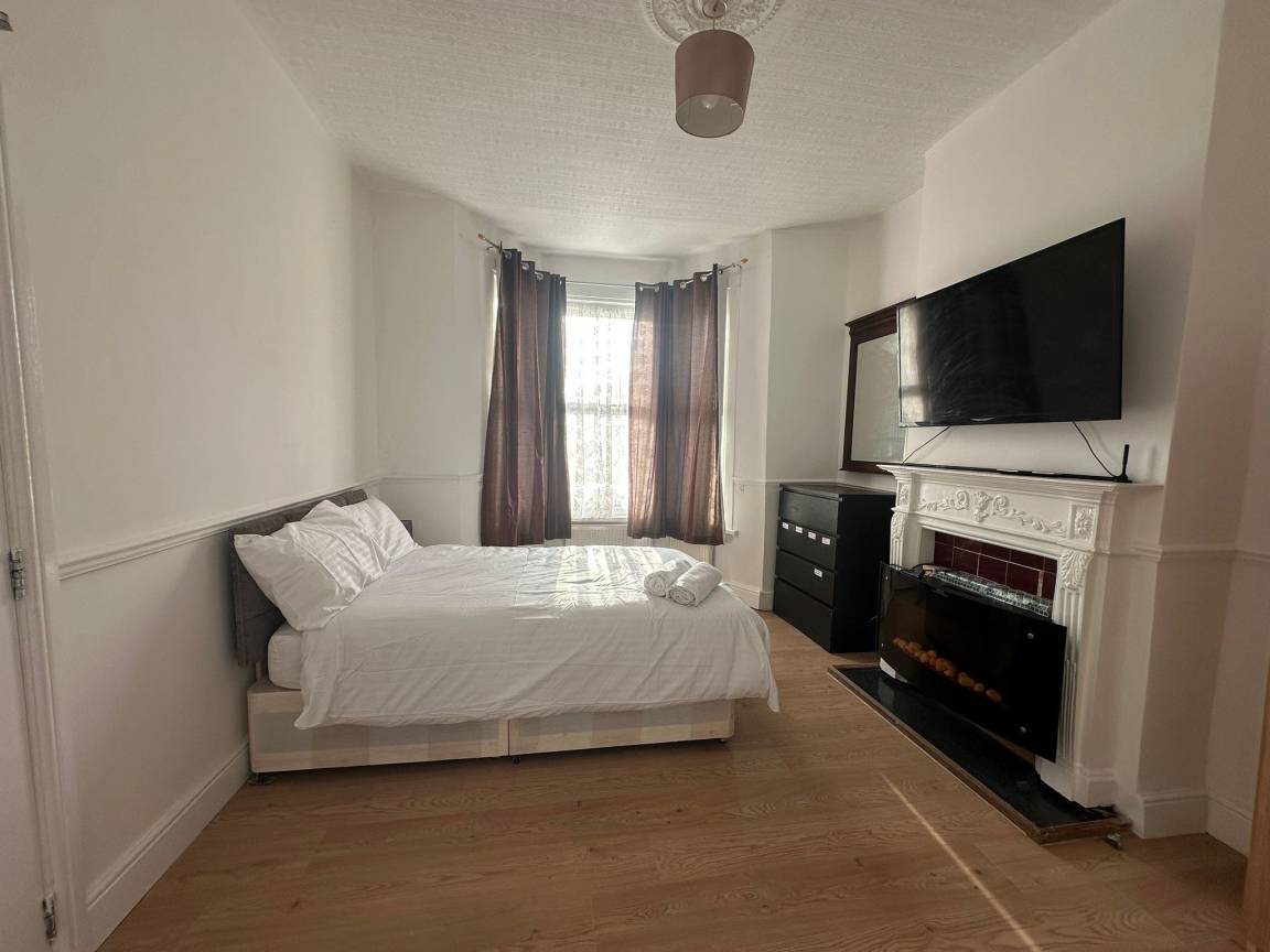 145 M² Casa ∙ 4 Quartos ∙ 9 Hóspedes - 엡솜