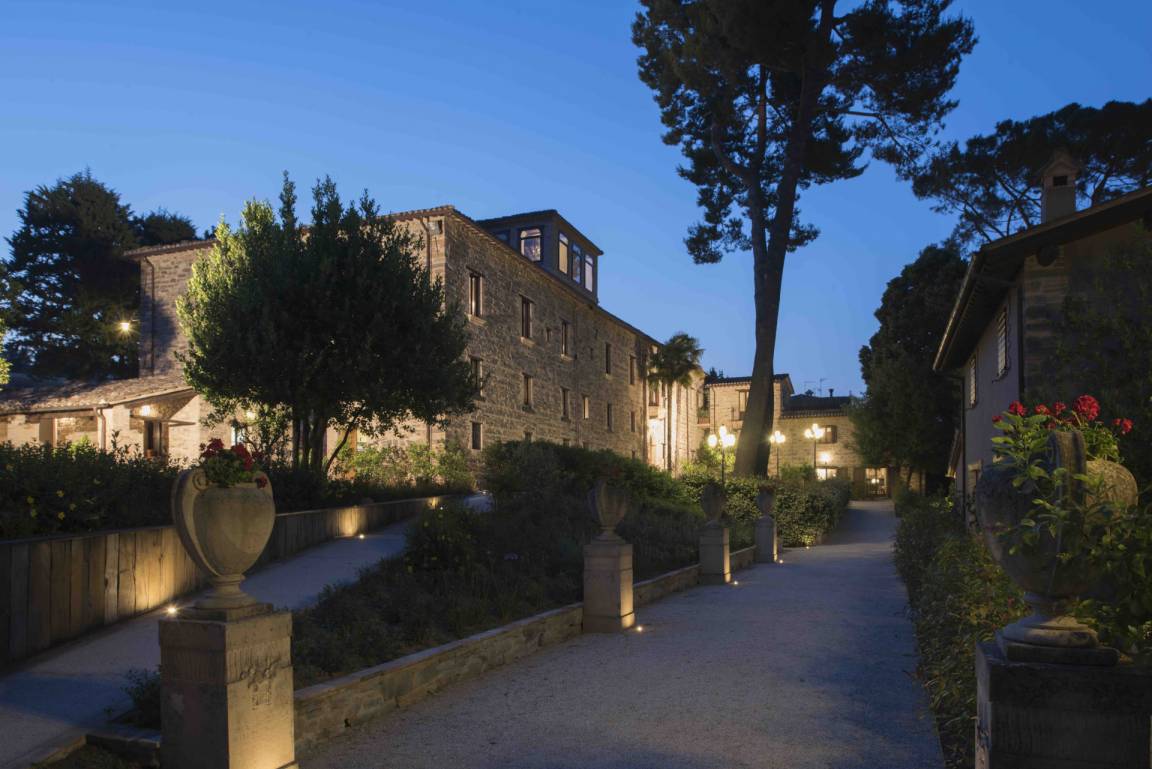 Villa ∙ 16 Chambres ∙ 48 Personnes - Marches