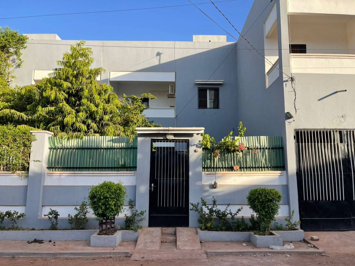 200 M² Maison De Vacances ∙ 4 Chambres ∙ 9 Personnes - Bamako