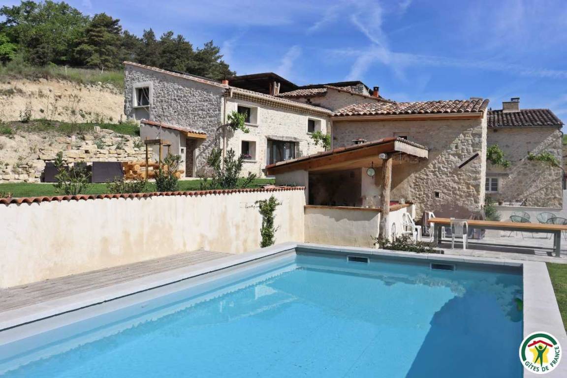 120 M² Gîte ∙ 3 Chambres ∙ 6 Personnes - Saillans